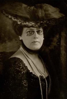 Arabella Huntington’s: Portraits, Tiaras, and Jewels – Inside the ...
